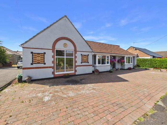 4 bedroom detached bungalow for sale