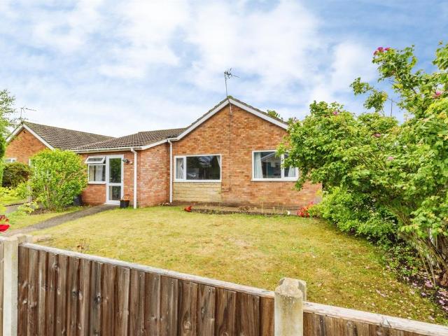 4 bedroom detached bungalow for sale