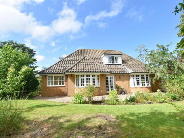 4 bedroom detached bungalow for sale
