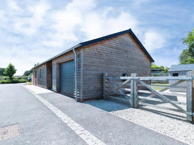 4 bedroom detached bungalow for sale