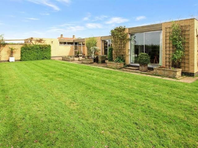 4 bedroom detached bungalow for sale