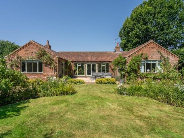 4 bedroom detached bungalow for sale