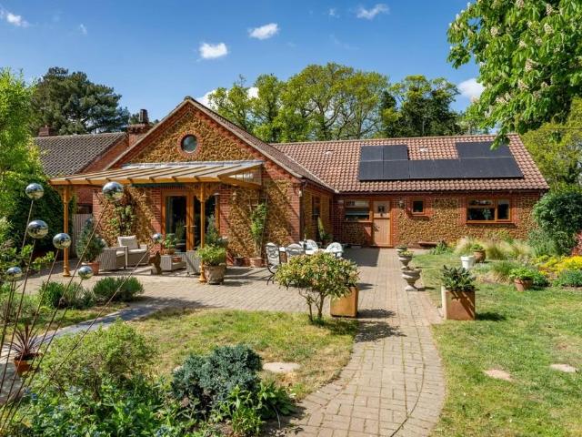 4 bedroom detached bungalow for sale
