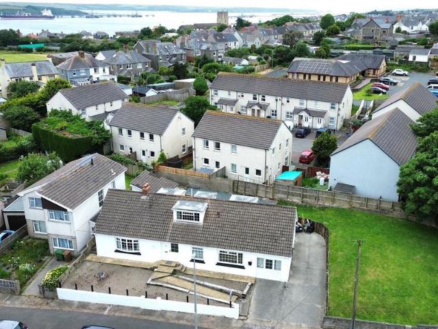 4 bedroom detached bungalow for sale