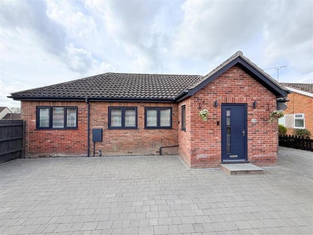 4 bedroom detached bungalow for sale