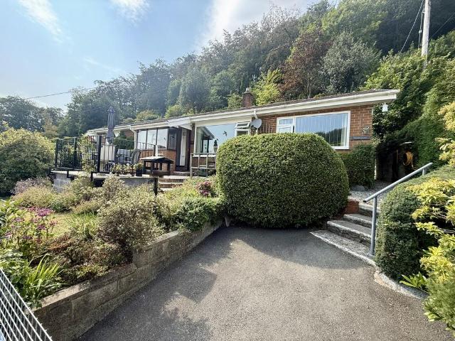 4 bedroom detached bungalow for sale