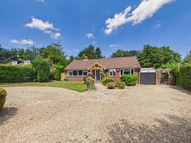 4 bedroom detached bungalow for sale