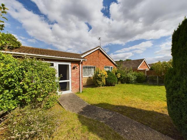 4 bedroom detached bungalow for sale