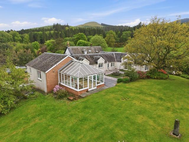 4 bedroom detached bungalow for sale