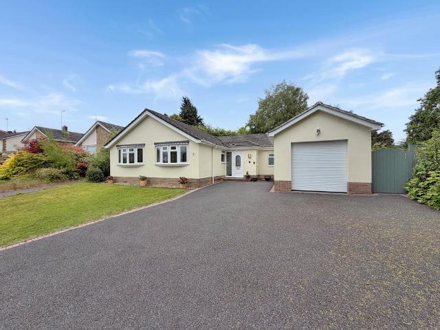 4 bedroom detached bungalow for sale