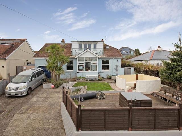4 bedroom chalet for sale