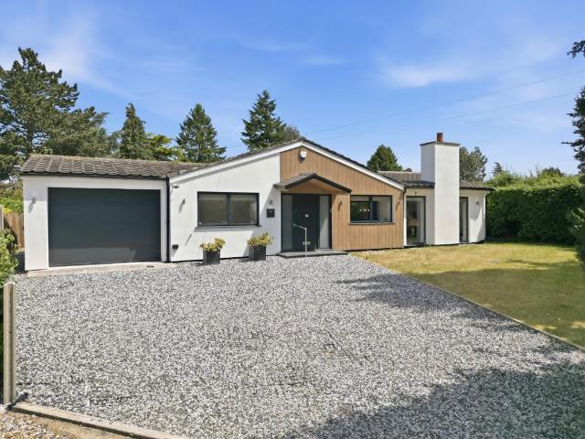 4 bedroom detached bungalow for sale
