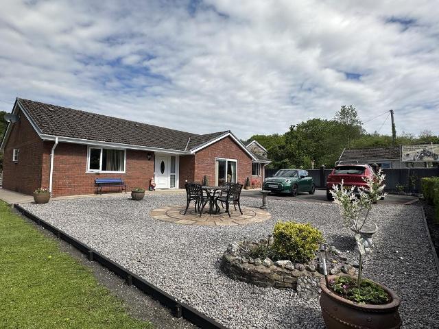 4 bedroom detached bungalow for sale