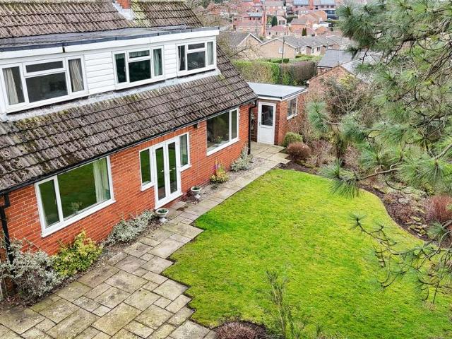 4 bedroom detached bungalow for sale