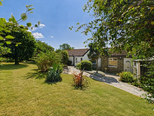 4 bedroom detached bungalow for sale