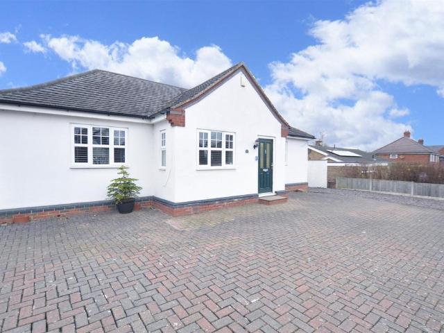 4 bedroom detached bungalow for sale