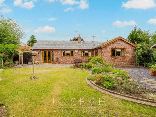 4 bedroom detached bungalow for sale