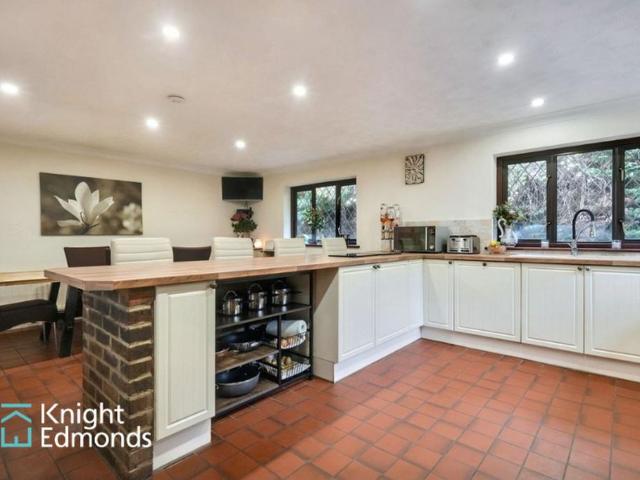 4 bedroom detached bungalow for sale
