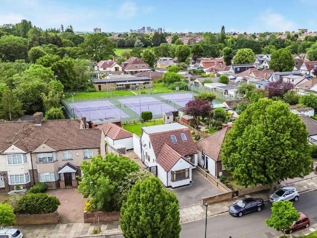 4 bedroom detached bungalow for sale