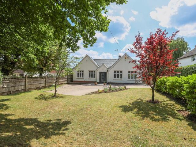 4 bedroom detached bungalow for sale