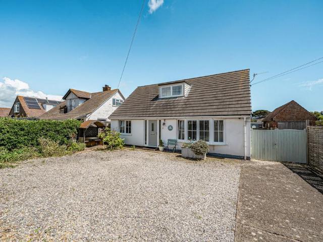 4 bedroom detached bungalow for sale
