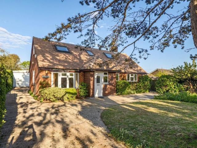4 bedroom detached bungalow for sale