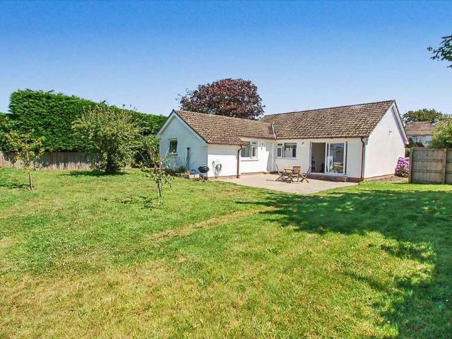 4 bedroom detached bungalow for sale