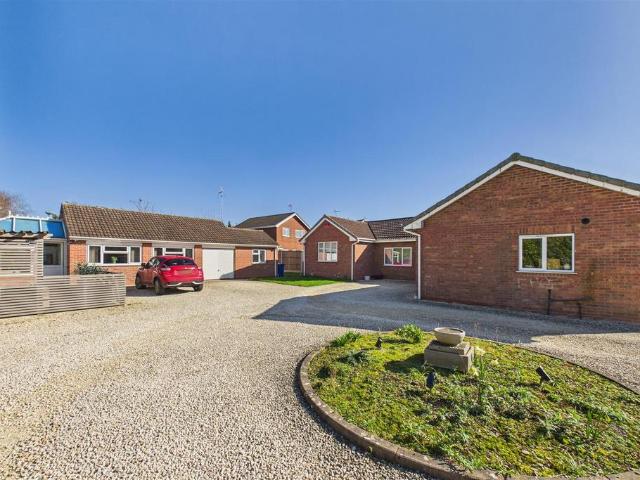 4 bedroom detached bungalow for sale