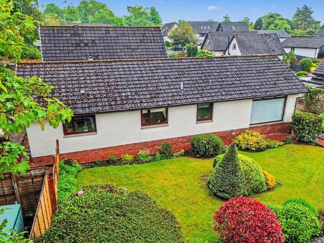 4 bedroom detached bungalow for sale