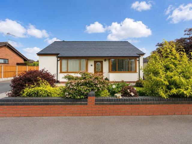 4 bedroom detached bungalow for sale
