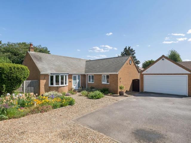 4 bedroom detached bungalow for sale