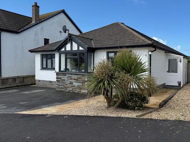 4 bedroom detached bungalow for sale