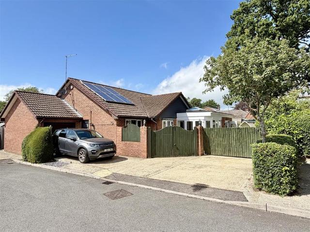 4 bedroom detached bungalow for sale