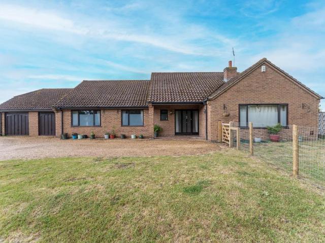 4 bedroom detached bungalow for sale