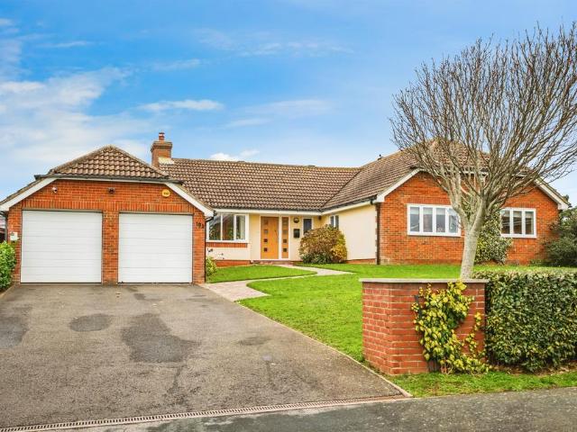 4 bedroom detached bungalow for sale