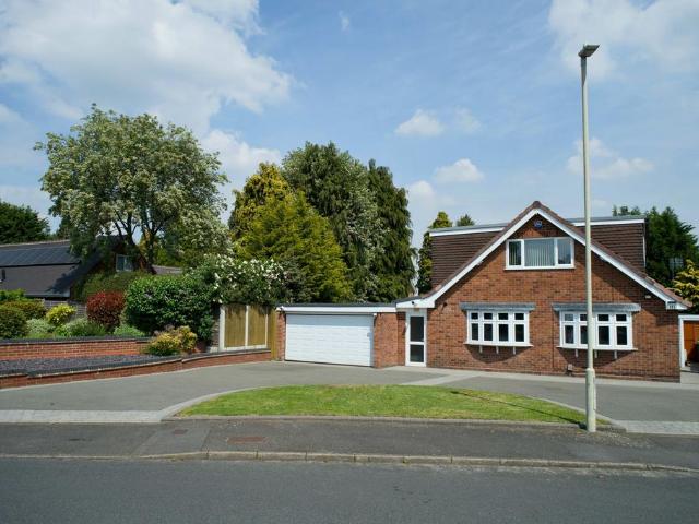 4 bedroom detached bungalow for sale