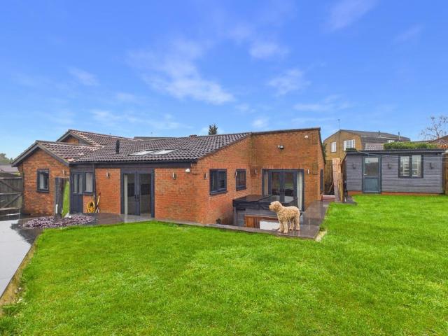 4 bedroom detached bungalow for sale