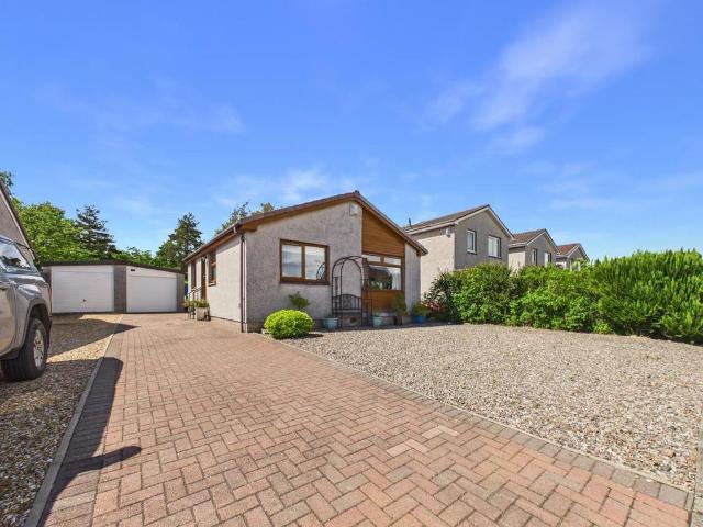4 bedroom detached bungalow for sale