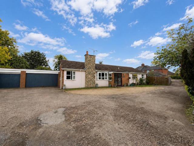 4 bedroom detached bungalow for sale