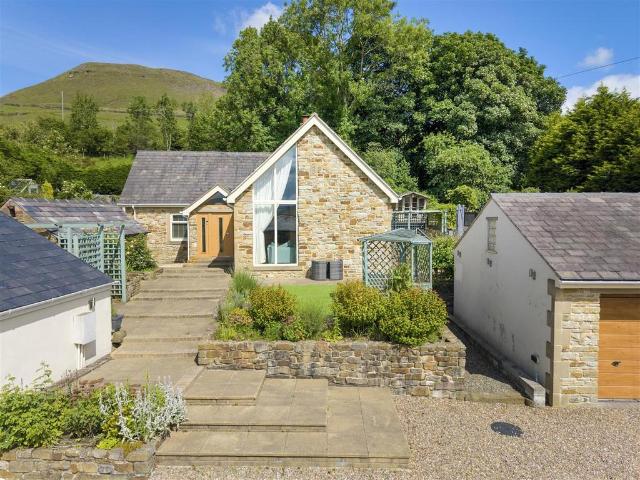 4 bedroom detached bungalow for sale