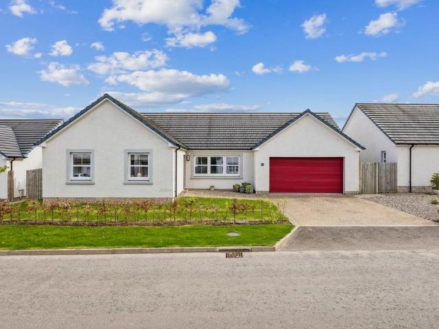 4 bedroom detached bungalow for sale