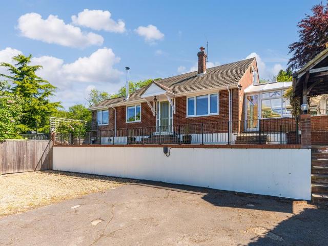 4 bedroom detached bungalow for sale