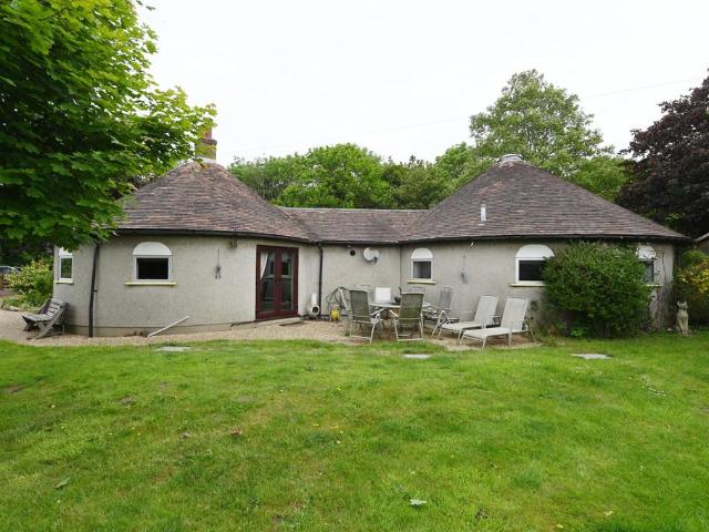 4 bedroom detached bungalow for sale