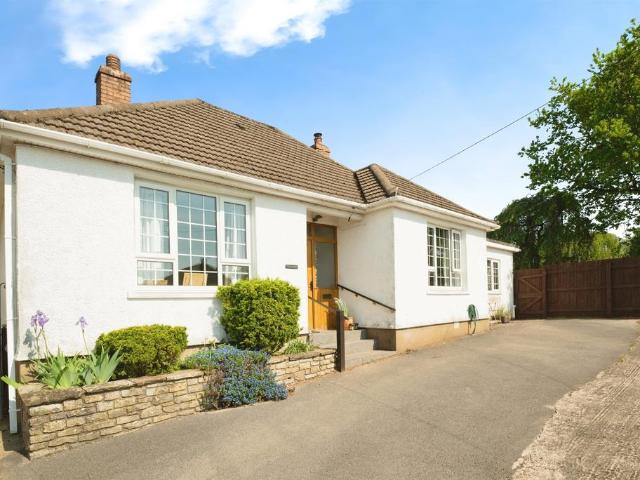 4 bedroom detached bungalow for sale