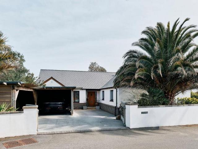 4 bedroom detached bungalow for sale
