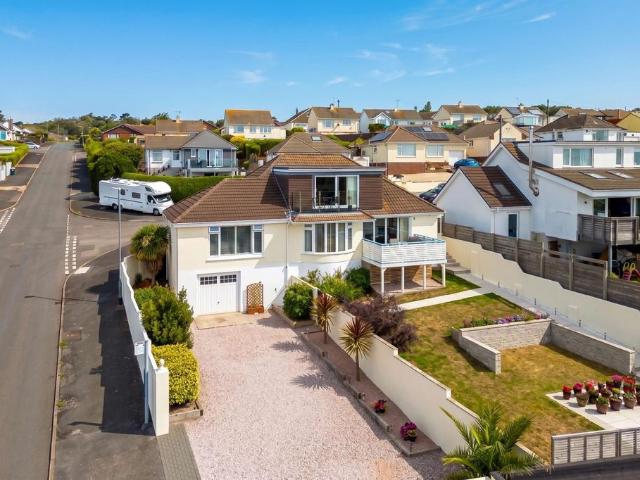 4 bedroom detached bungalow for sale