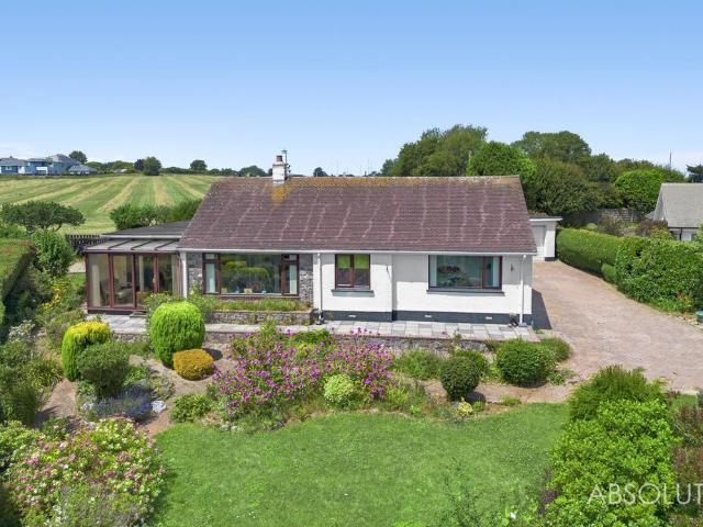 4 bedroom detached bungalow for sale
