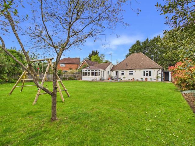 4 bedroom detached bungalow for sale
