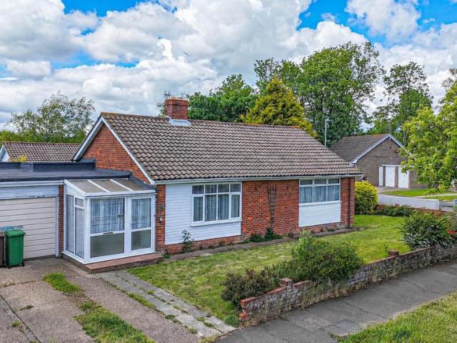 4 bedroom detached bungalow for sale