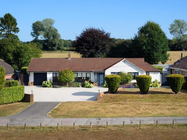 4 bedroom detached bungalow for sale